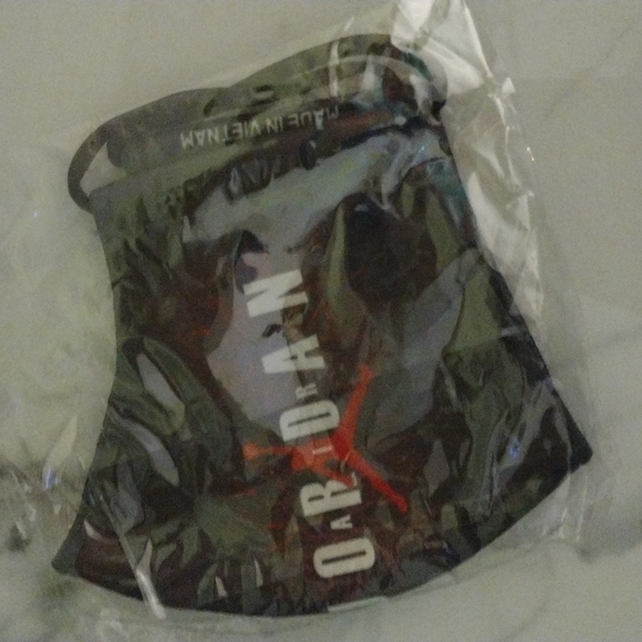 Jordan | Accessories | Air Jordan Black And Red Logo Face Mask New ...